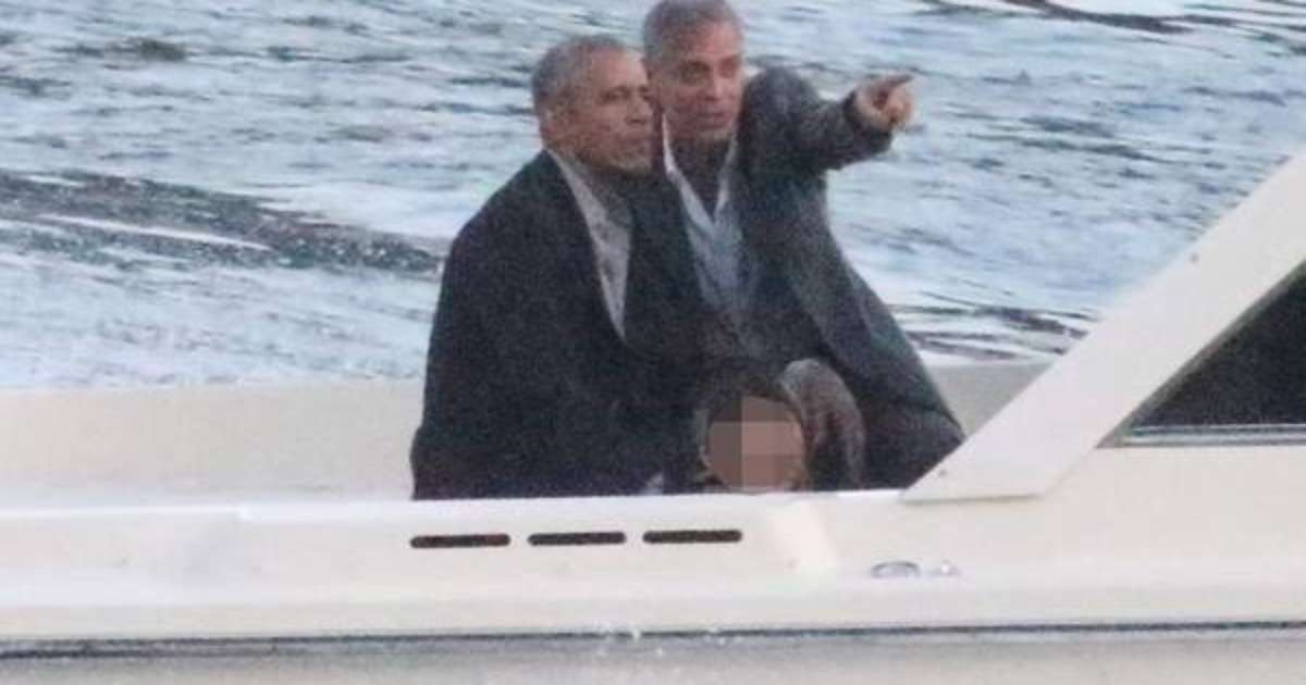 De férias na Itália, Obama passeia de barco com George Clooney