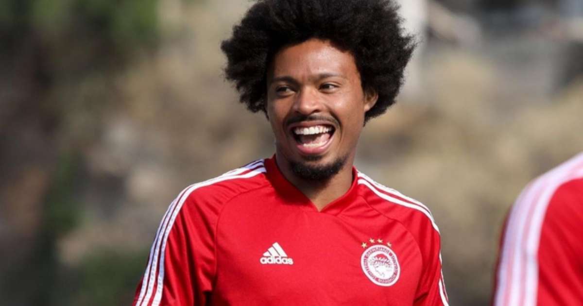 Recém-chegado no Olympiacos, Bruno Felipe celebra: 'Sensação única'