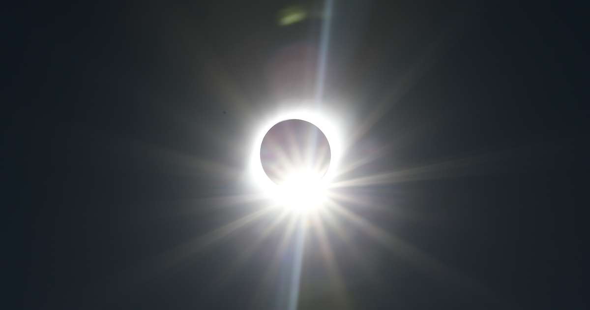 Eclipse solar ocorre hoje e poderá ser visto em parte do Brasil