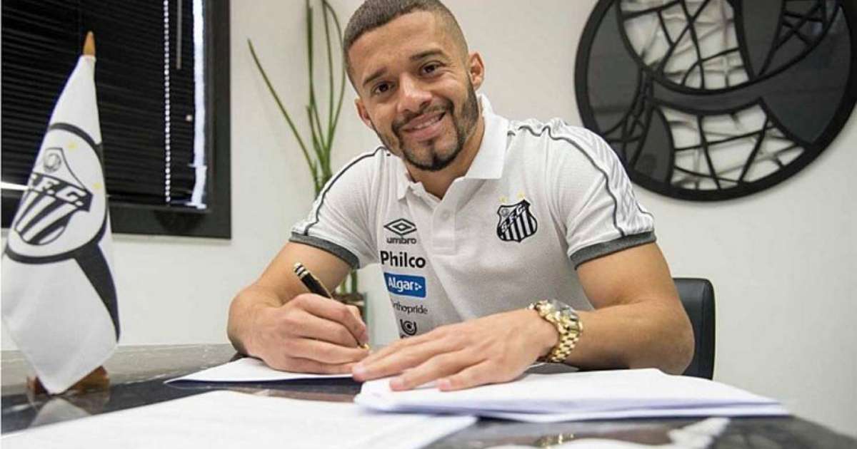 Santos oficializa contratação de Lucas Venuto com contrato até 2022