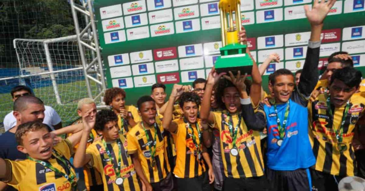 Copa Zico premia campeões, destaques e faz homenagem