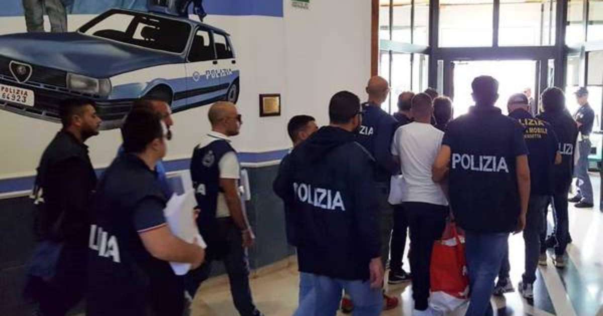 Operações contra máfia prendem mais de 100 na Itália
