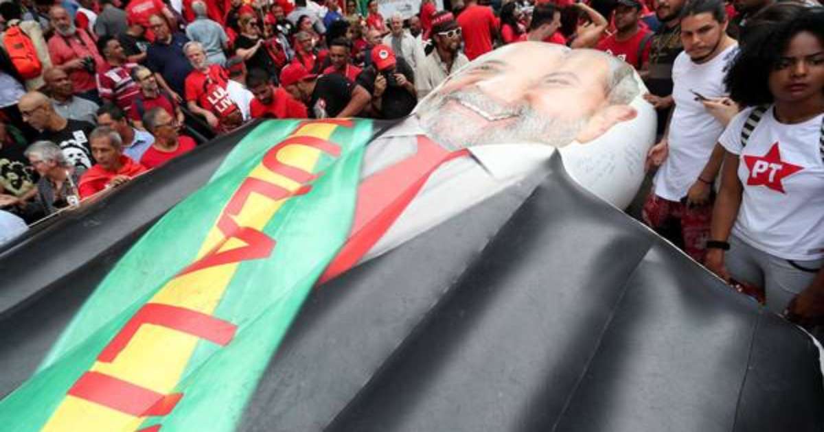 Em discurso, Lula sobe tom e volta a atacar governo Bolsonaro