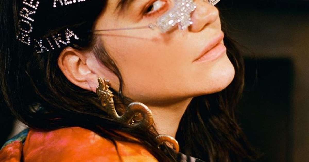 Kesha lança 'My Own Dance' em clipe bizarro e colorido