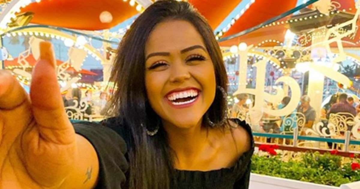 Camila Loures é premiada melhor youtuber da America Latina