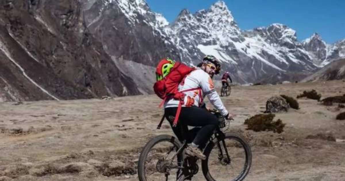 De bike, chef italiano roda o mundo cozinhando em locais exóticos