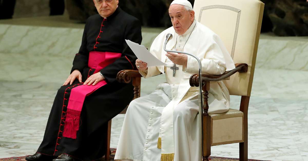 Papa põe padre salvadorenho, ícone dos pobres, mais próximo da santidade