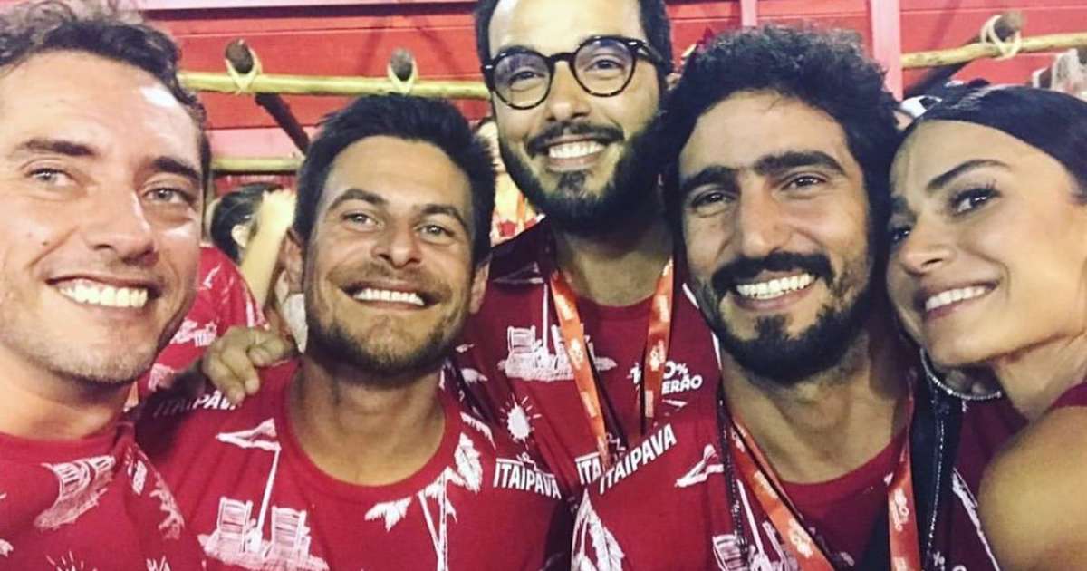 Em tratamento contra câncer, ator Leo Rosa curte desfile de carnaval no ...