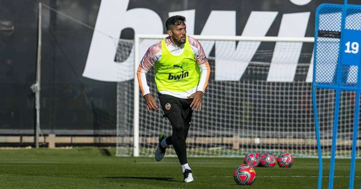 Ezequiel Garay, do Valencia, anuncia que testou positivo para o coronavírus