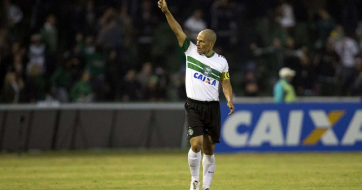 Em entrevista, Alex revela que quase acertou com o Grêmio em 2002