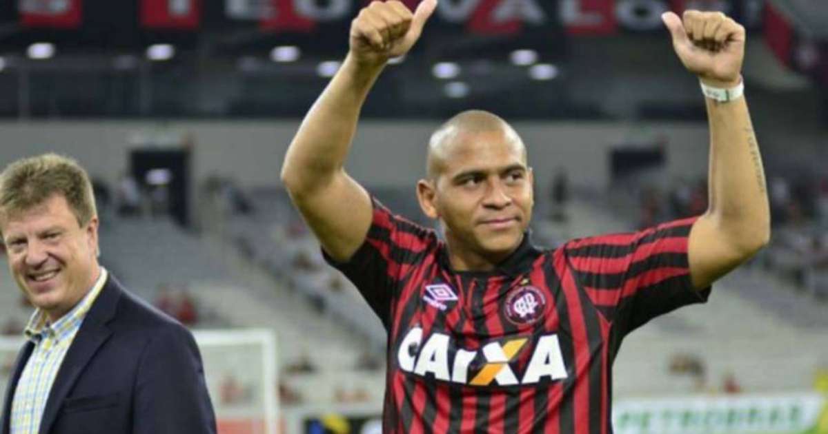 Atacante Walter retorna ao Athletico-PR e assina contrato de três meses