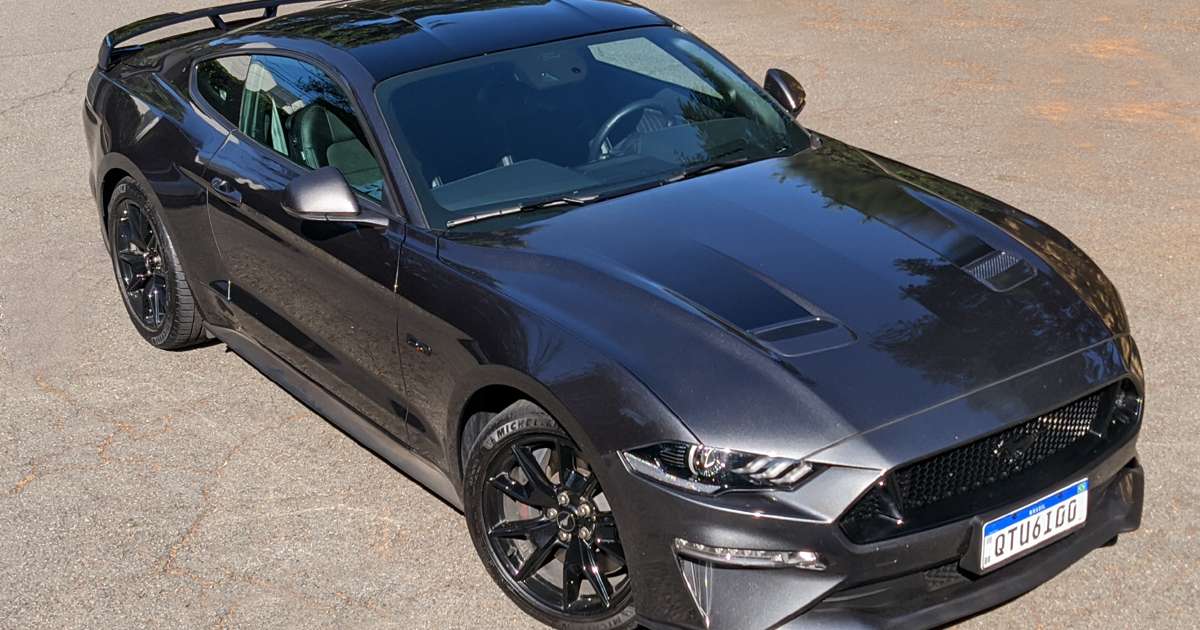 Ford Mustang Black Shadow provoca uma viagem no tempo