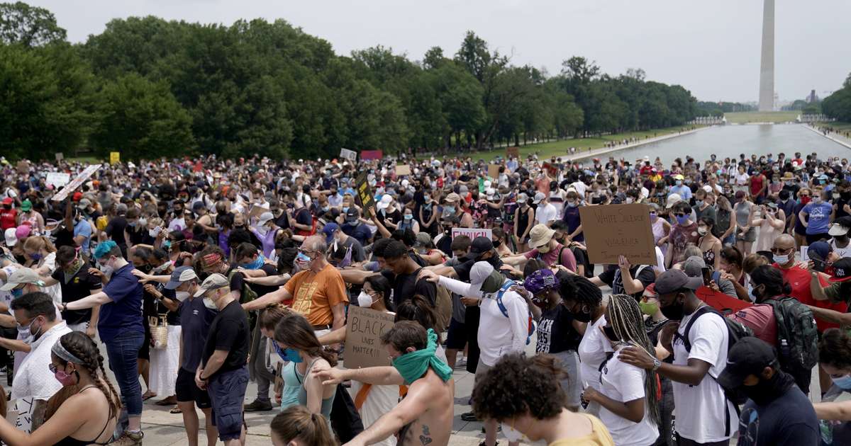 Milhares de manifestantes se juntam em Washington para protesto contra ...