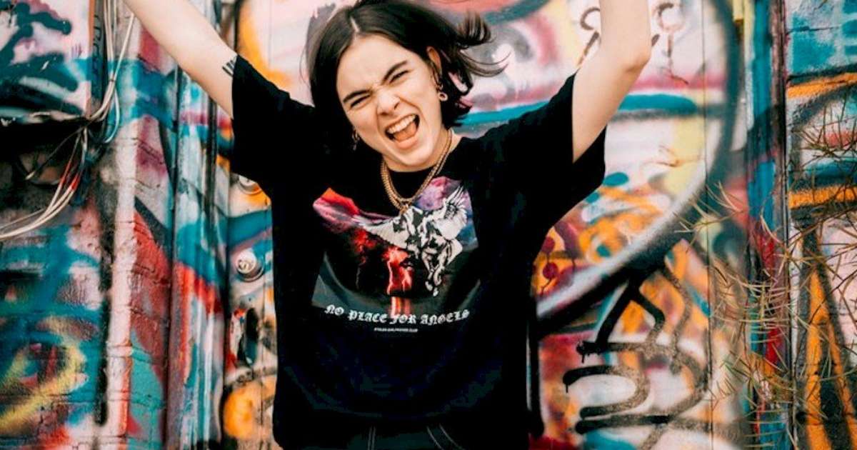 Benee lança o novo single "Snail" acompanhado de lyric video