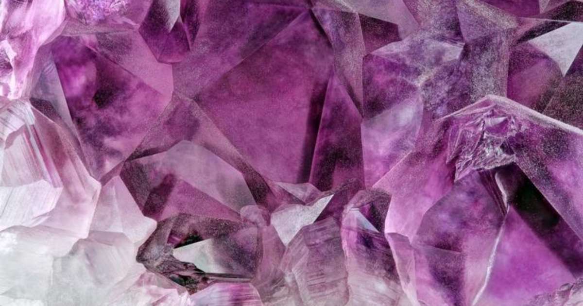 Conheça os cristais violeta mais famosos e descubra suas funções