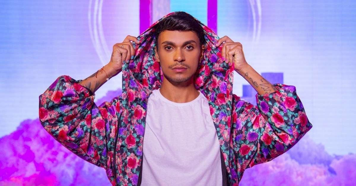 Brunelli inicia nova fase pop nostálgica com "Me Abraça"