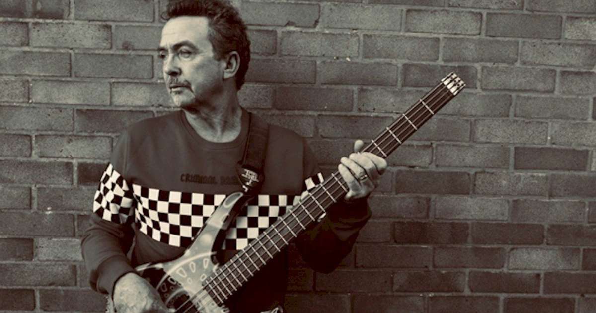 Tony Lewis, vocalista do The Outfield, morre aos 62 anos