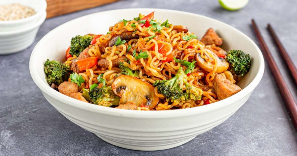 Receitas de miojo que fogem do tradicional para quem quer praticidade