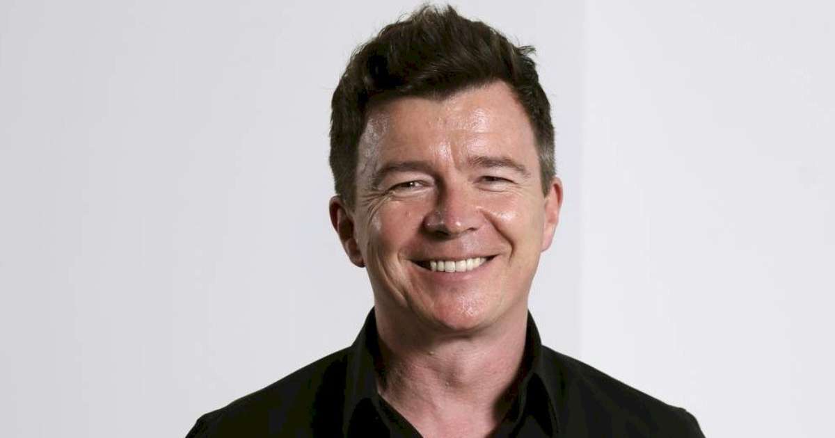 Rick Astley lança a canção natalina "Love This Christmas"