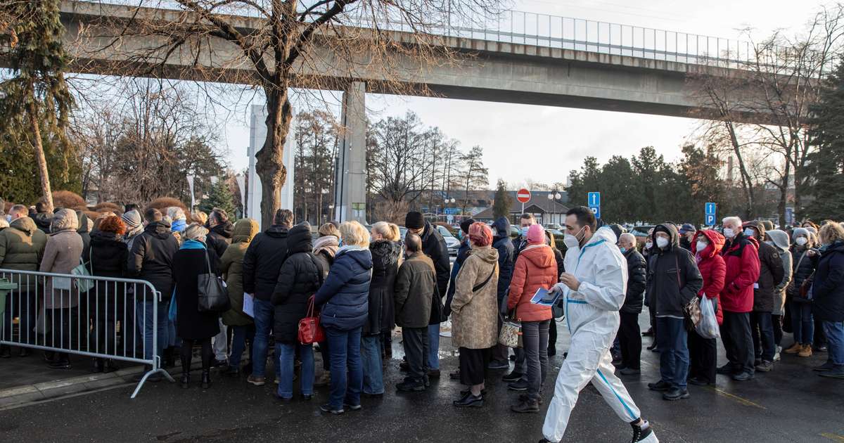 Diretor de filme sobre epidemia de varíola na Iugoslávia toma vacina ...