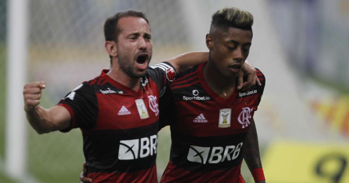 Chances de título do Flamengo aumentam após vitória no clássico e ...