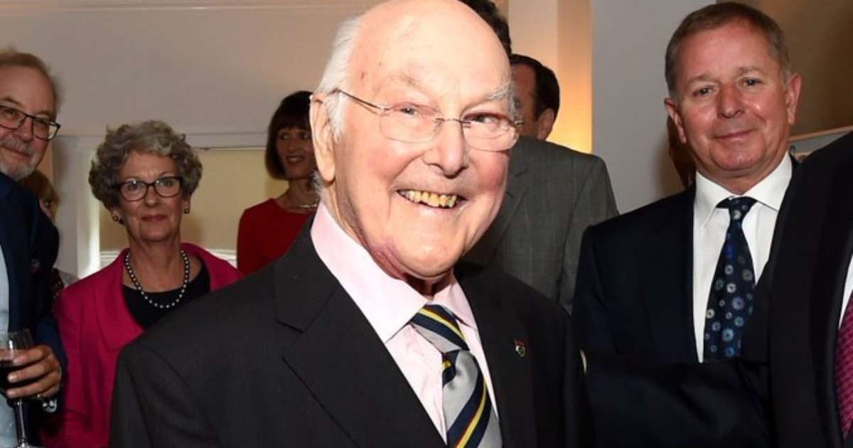 Lenda da narração da Fórmula 1 na Inglaterra, Murray Walker morre aos ...