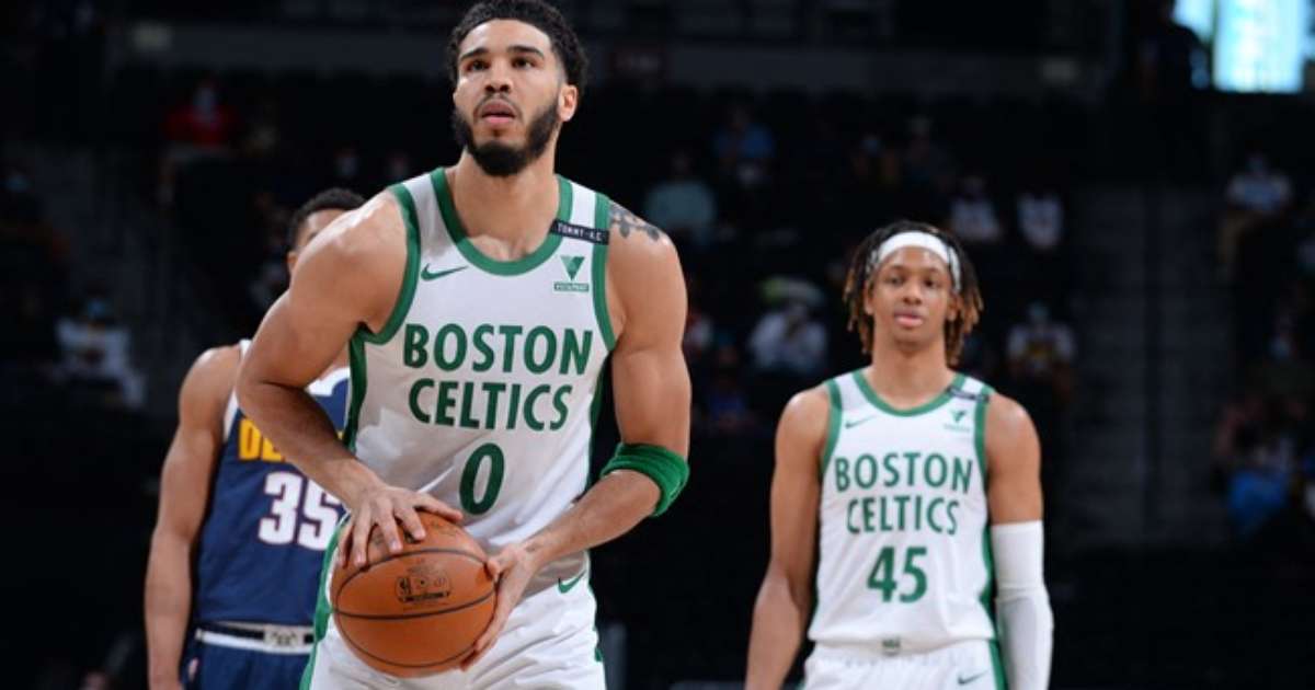 Tatum comanda virada espetacular e Celtics bate Nuggets