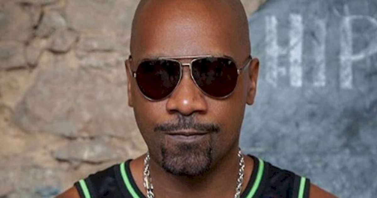 MV Bill revela capa de seu novo álbum "Voando Baixo"