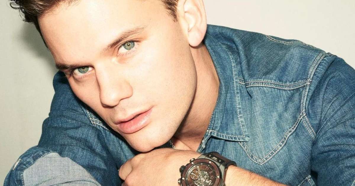 Jeremy Irvine negocia viver Lanterna Verde gay na HBO Max