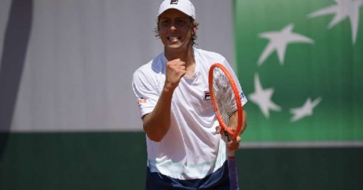 Pedro Boscardin vence batalha e vai às oitavas em Roland Garros juvenil