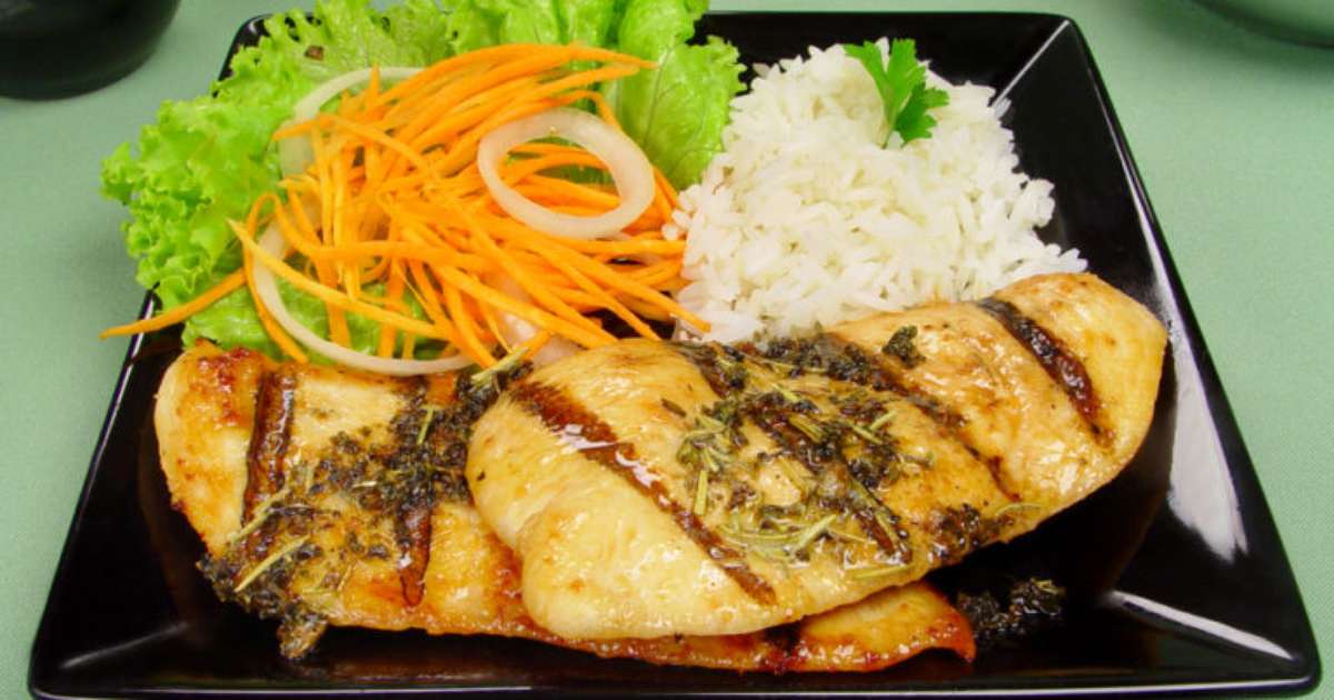 Filé de frango com manteiga de ervas