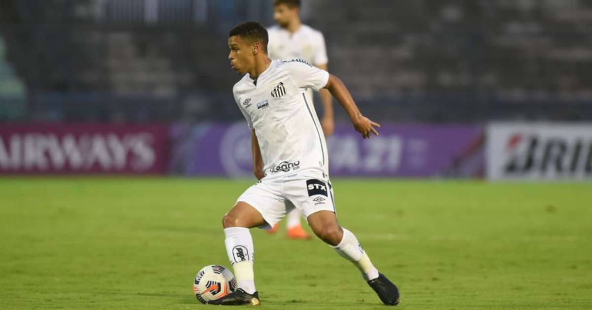 Santos oficializa renovação de Sandry até 2026