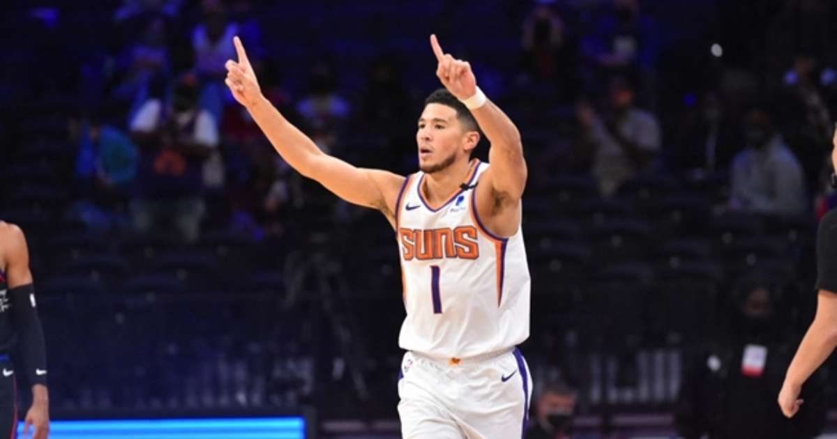 Técnico do Suns critica ausência de Booker em times ideais: "Piada"
