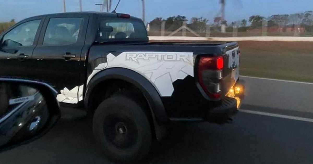 Ford Ranger Raptor é flagrada em testes no Brasil