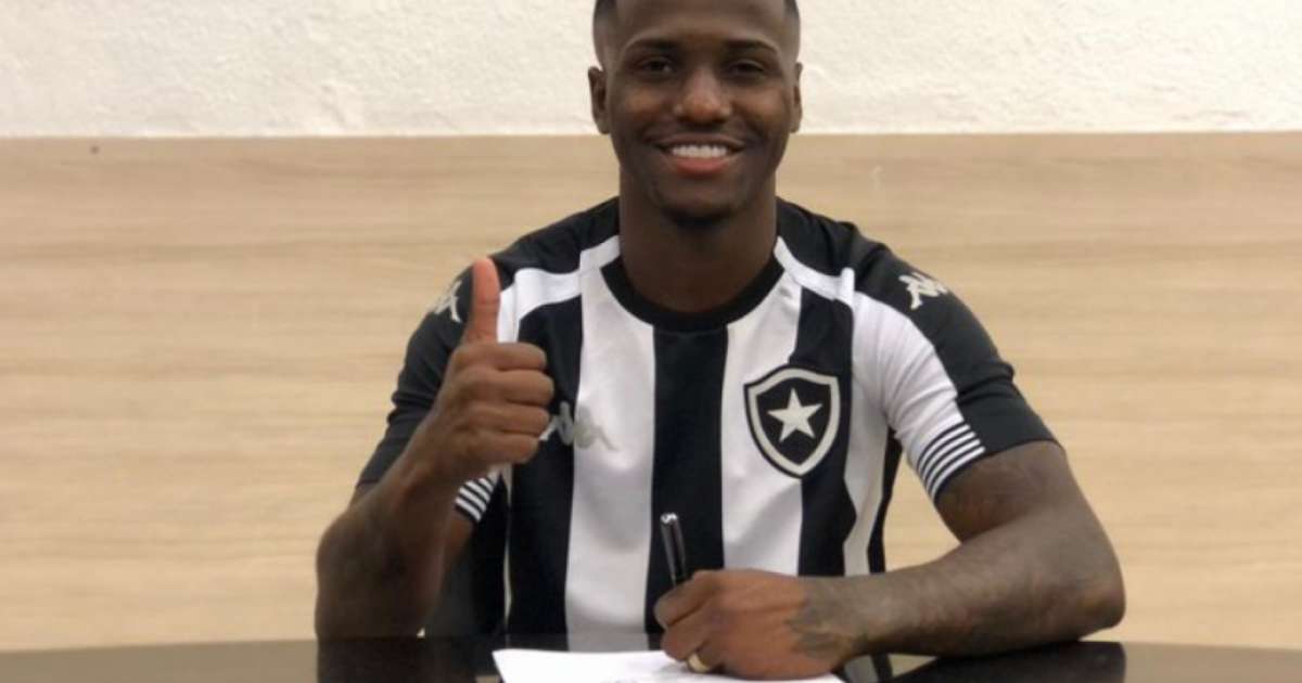 Botafogo regulariza Jonathan e lateral está liberado para jogar