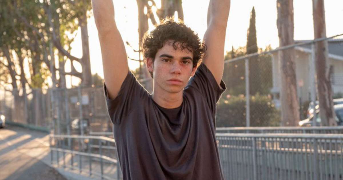 Runt: Cameron Boyce é vítima de bullying no trailer tenso de seu último ...
