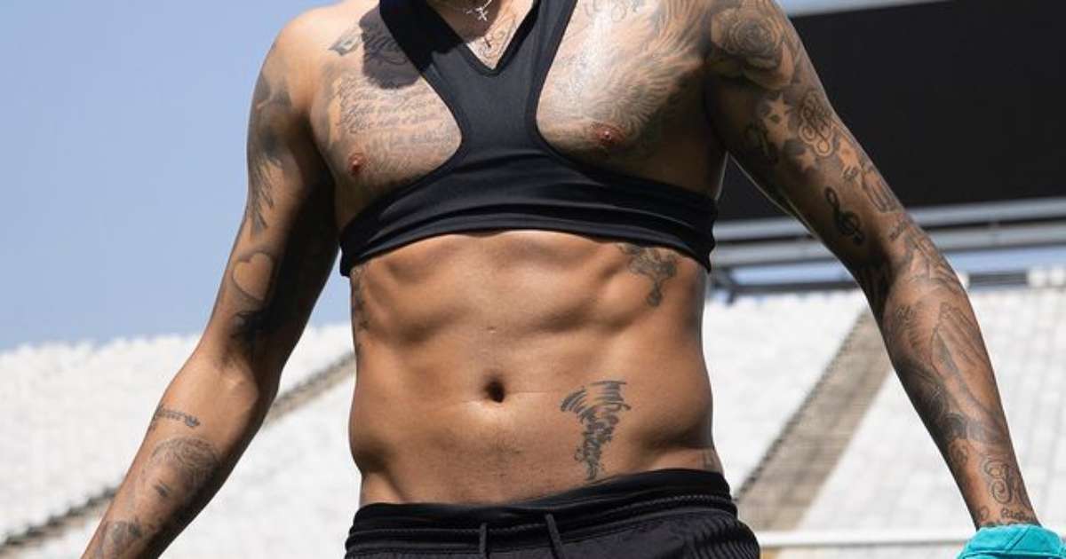 Em sequência de fotos, Neymar volta a ironizar insinuações de que ...