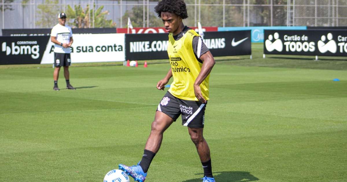 William realiza primeiro treino com o elenco do Corinthians