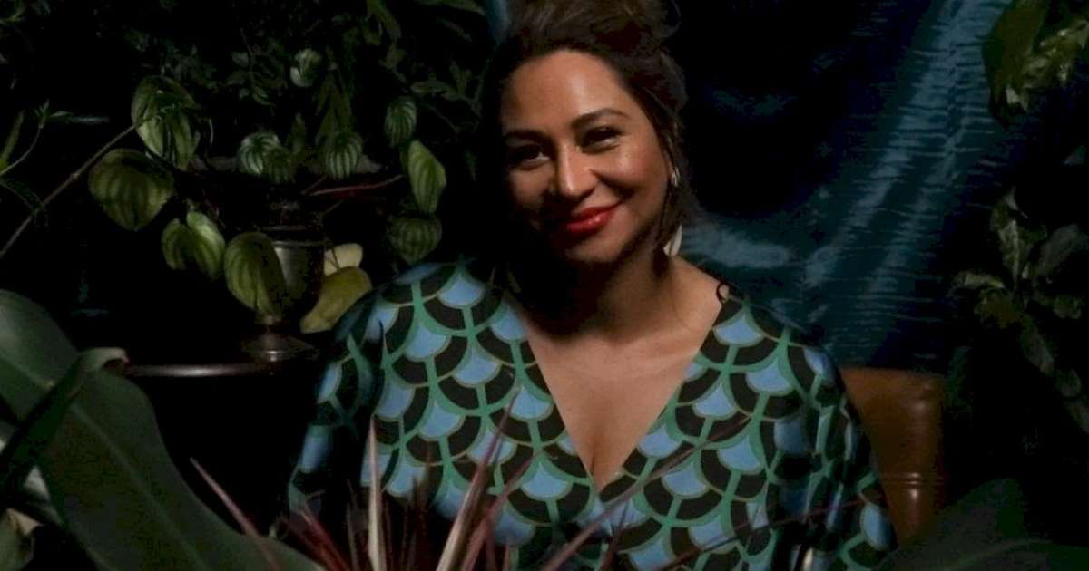 Naíá Camargo apela para o futuro coletivo no clipe-doc "Lua Nova"