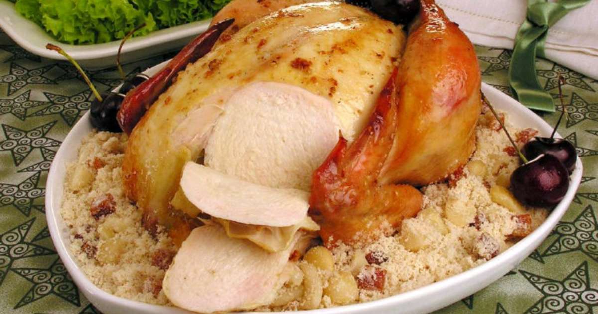Frango assado com farofa de pinhão