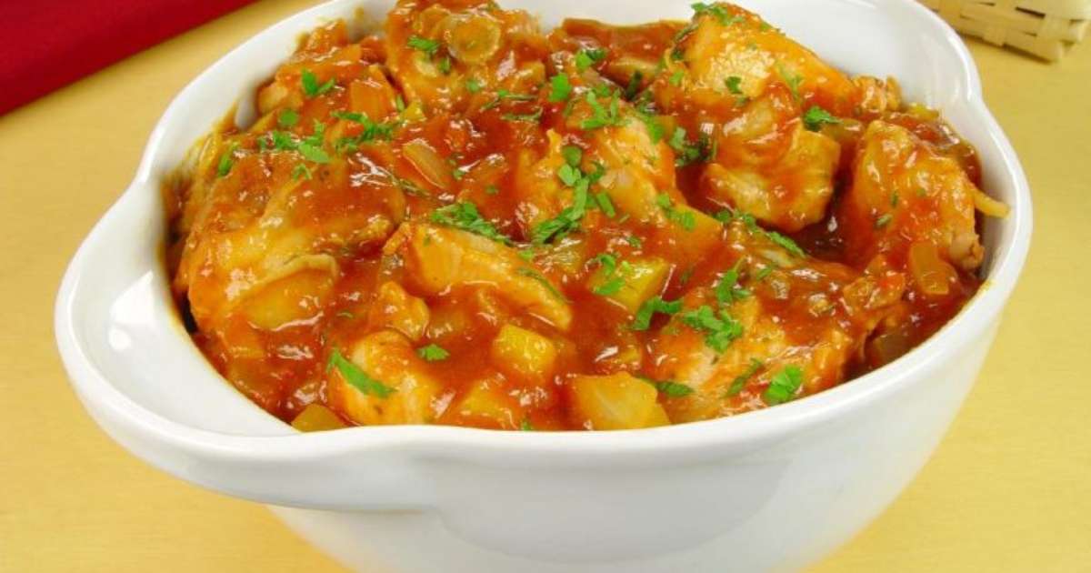 Receitas de pé de galinha e frango para economizar na cozinha