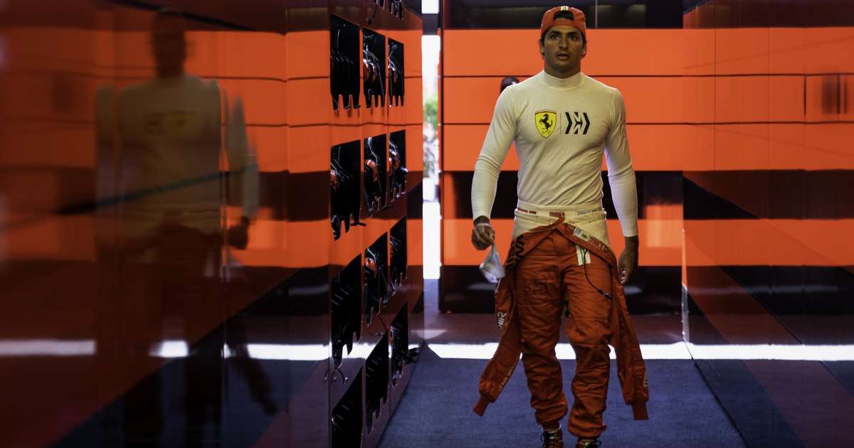 Sainz rasga elogios a Leclerc e "quer acreditar" que Ferrari tem melhor dupla da F1