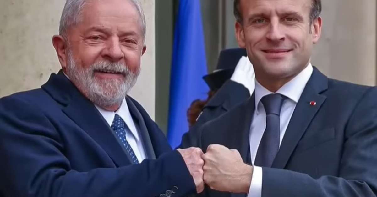 Macron faz cerimônia para Lula no Palácio do Elysée