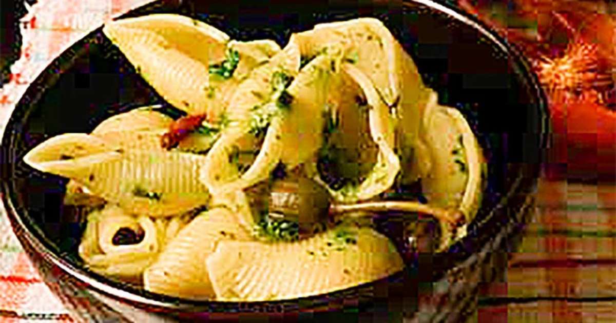 Prato para festa: conchas enormes de massa (conchiglioni) com molho verde