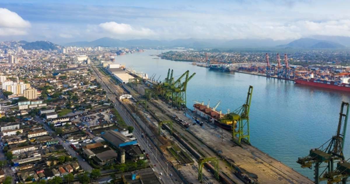 Portos brasileiros têm alta de 5,5% em 2021