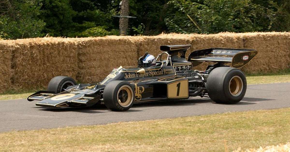 Por que os radiadores estão nas laterais em um carro de F1?