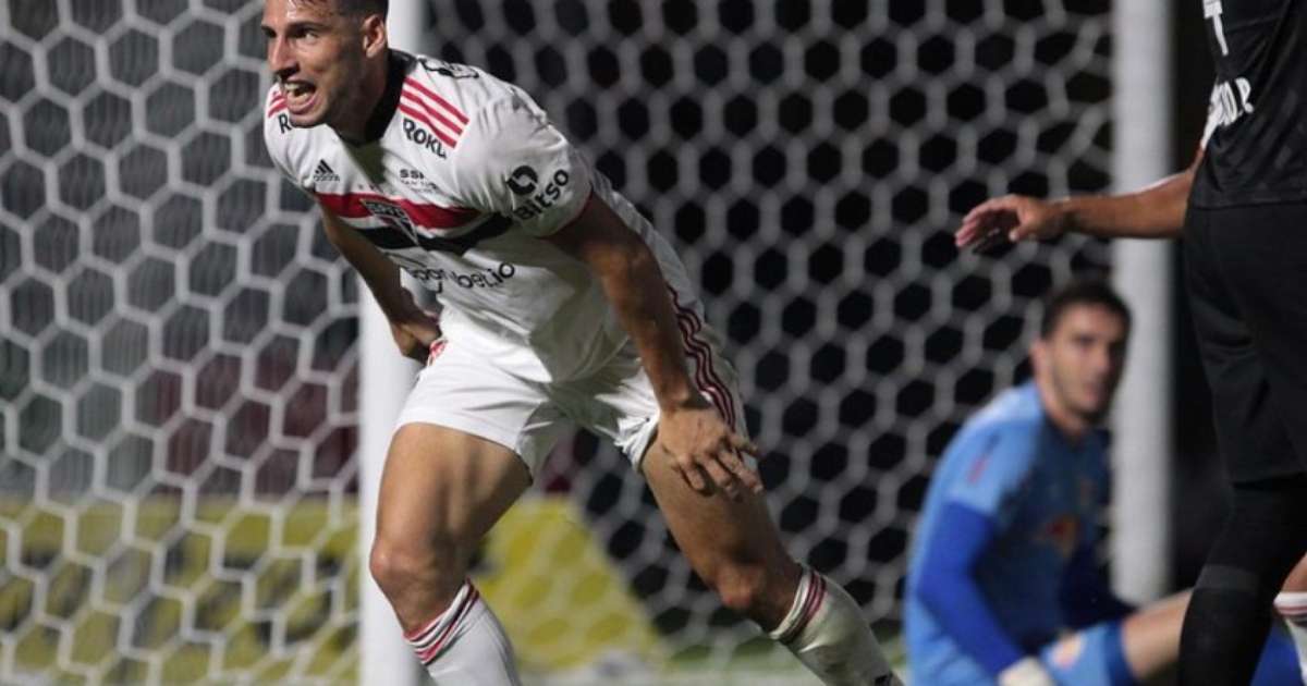 Calleri quebra recorde em clássico do São Paulo contra o Corinthians