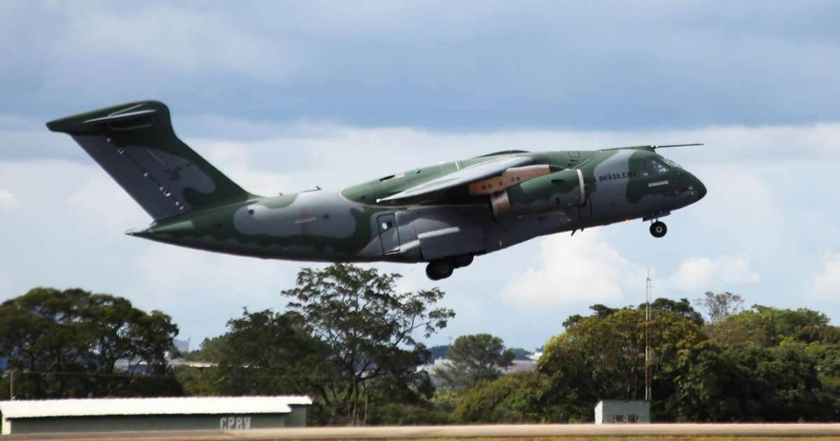 Avião da FAB parte em busca de brasileiros que fugiram do conflito
