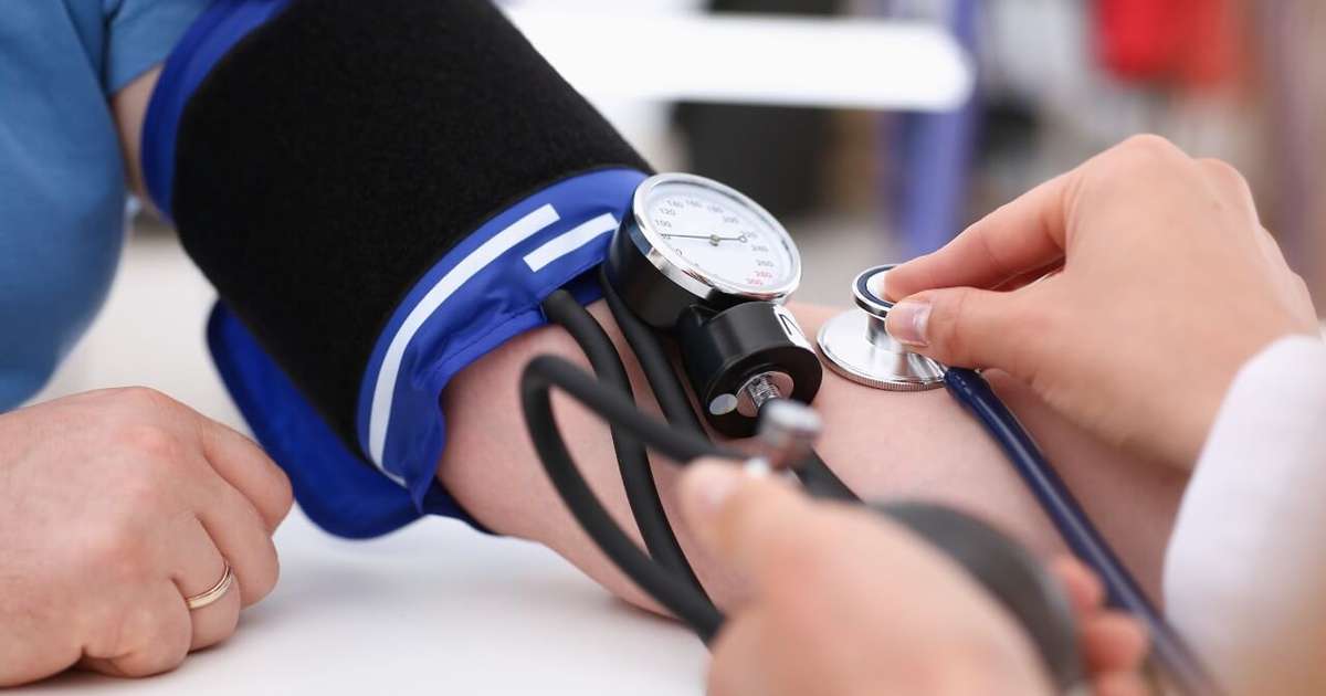 Cardiologista alerta para 5 doenças que a pressão alta pode provocar