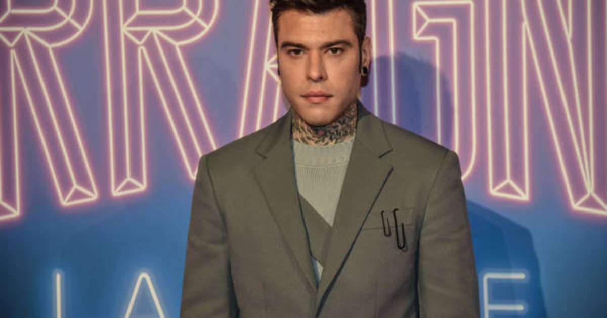 Rapper italiano Fedez passa por cirurgia em Milão
